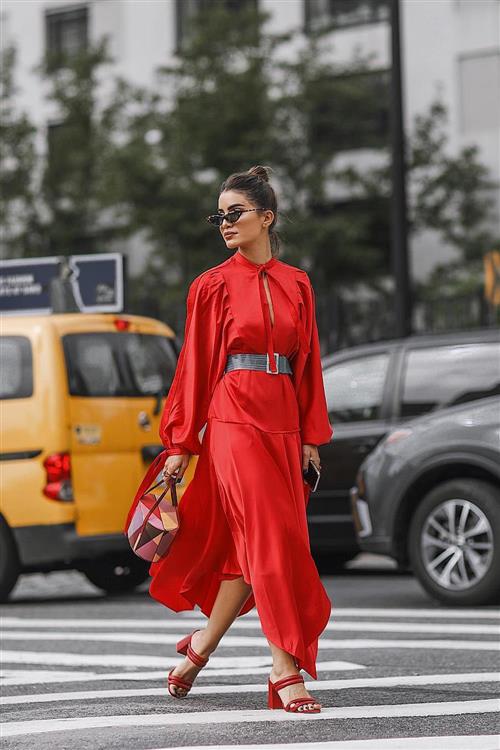 Colores que combinan con rojo y cómo llevarlos con estilo