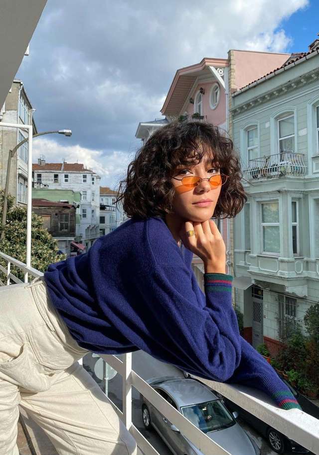 Los 30 mejores cortes de pelo rizado de 2025: aptos para diferentes rostros