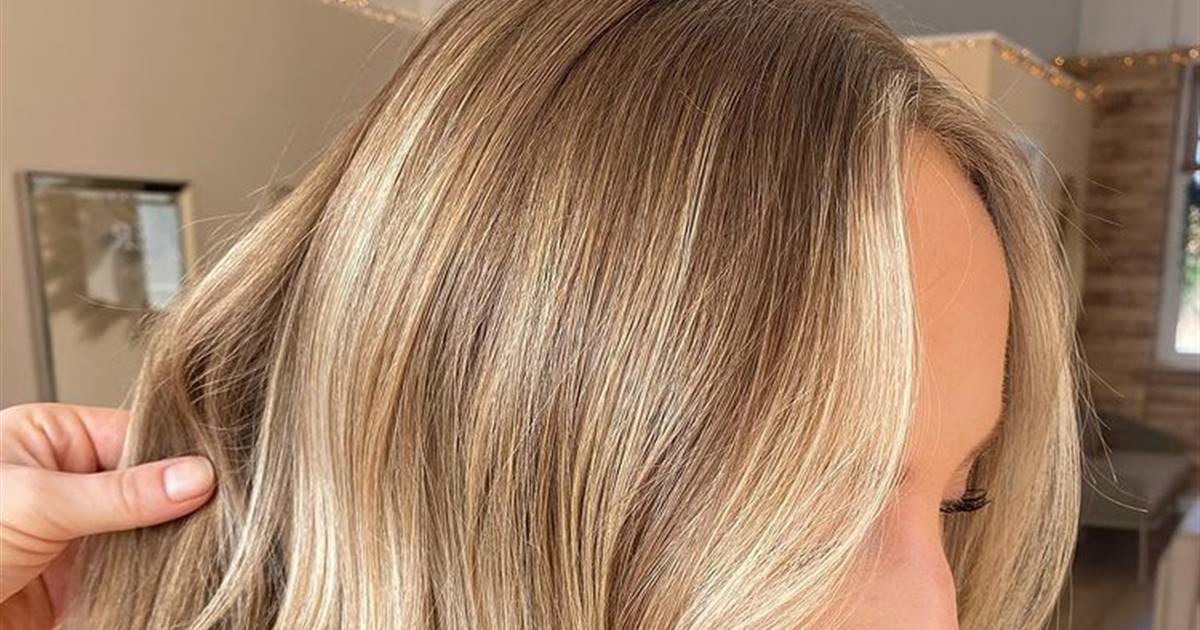 Color de pelo Honey Blonde: el rubio cálido perfecto para el verano