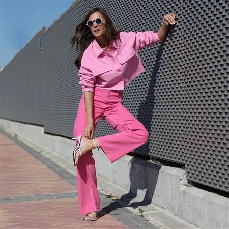 Colores que combinan con morado: las claves de estilo