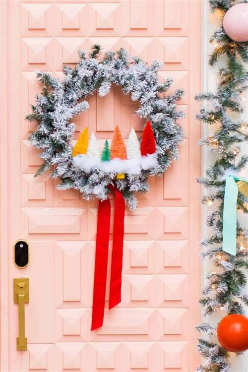 Decoraciones de Navidad para puertas: 12 ideas fáciles de copiar