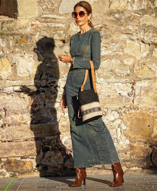 Cómo combinar botines con vestido a los 50: looks modernos que quitan años