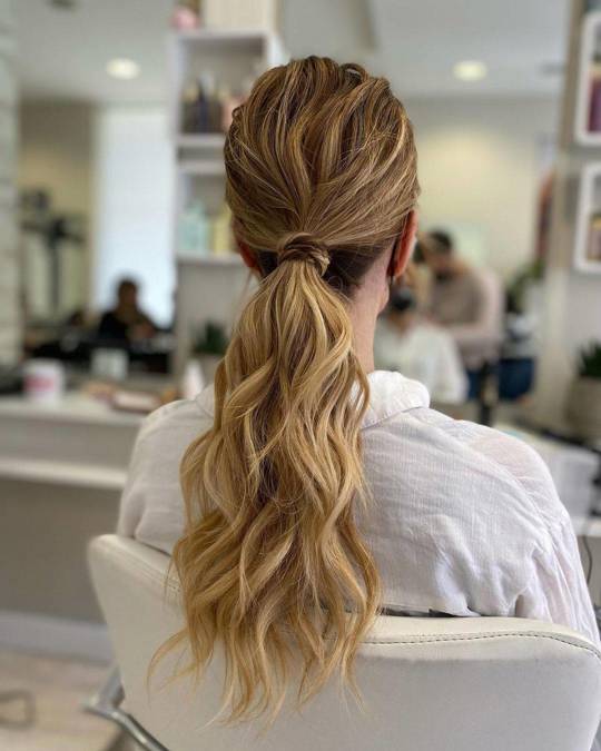 Recogidos para pelo rizado: ideas elegantes, favorecedoras y en tendencia