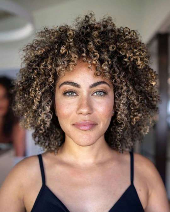 Los 5 cortes para pelo rizado que arrasarán en 2024 entre las mujeres ...