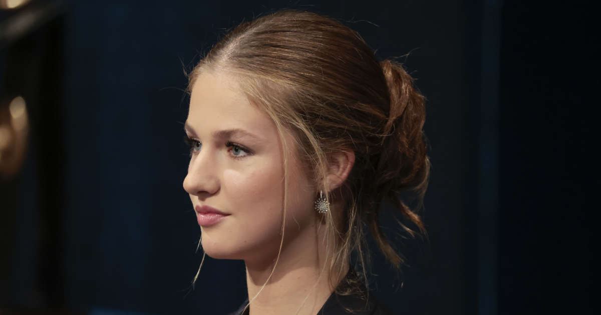 Leonor estrena su primer smoking: su look más sexy y maduro en los ...