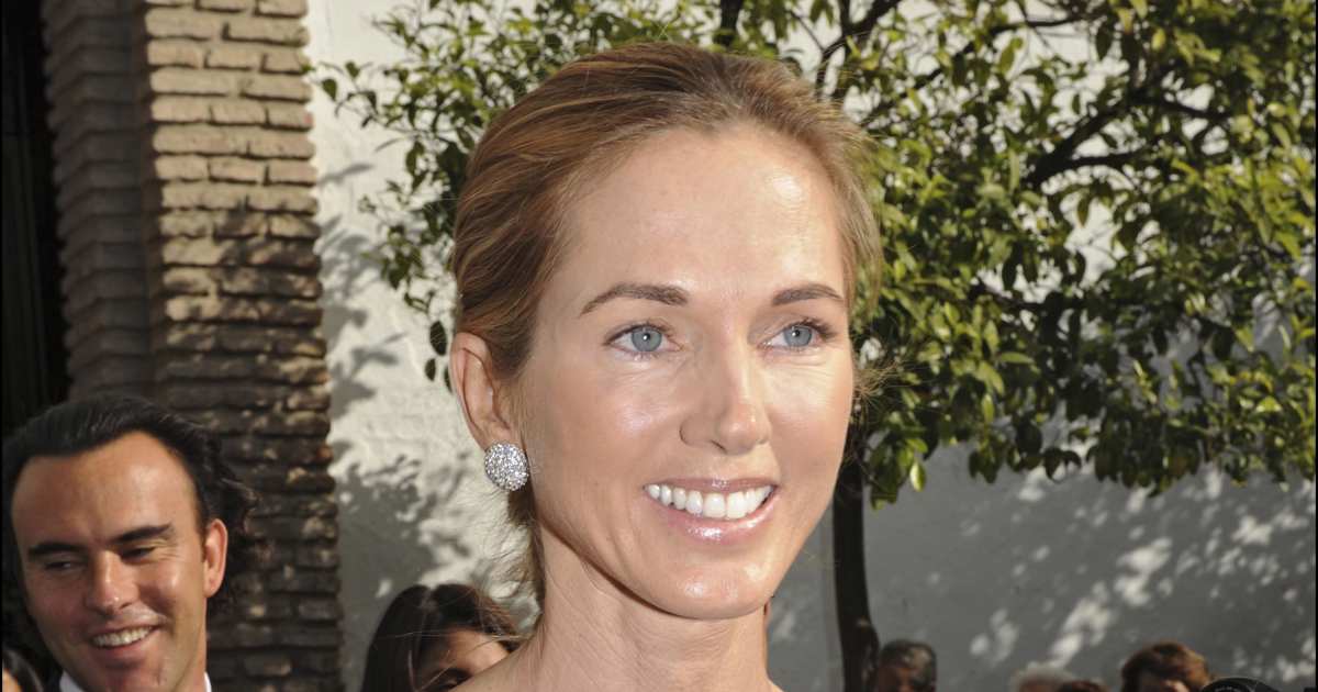 Vuelve a Zara el vestido con bordado inglés que Miranda Rijnsburger ...