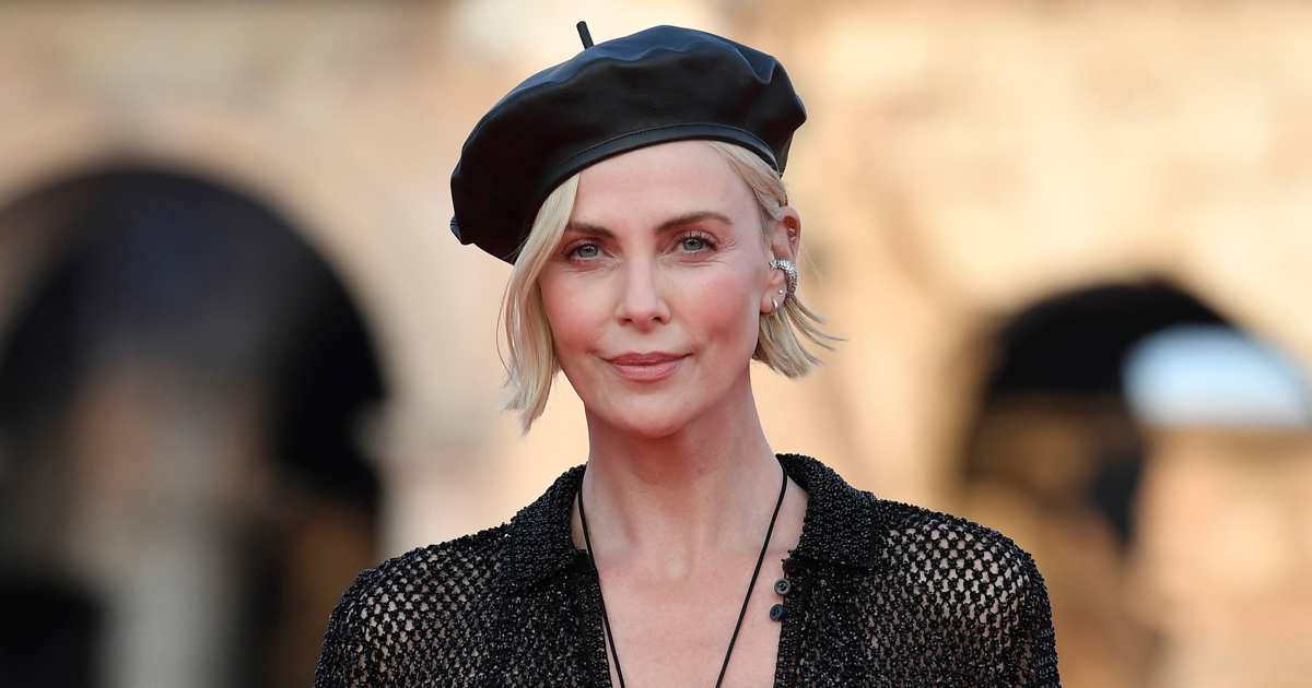 Charlize Theron (49 años): "Siempre, siempre me pongo protector solar ...