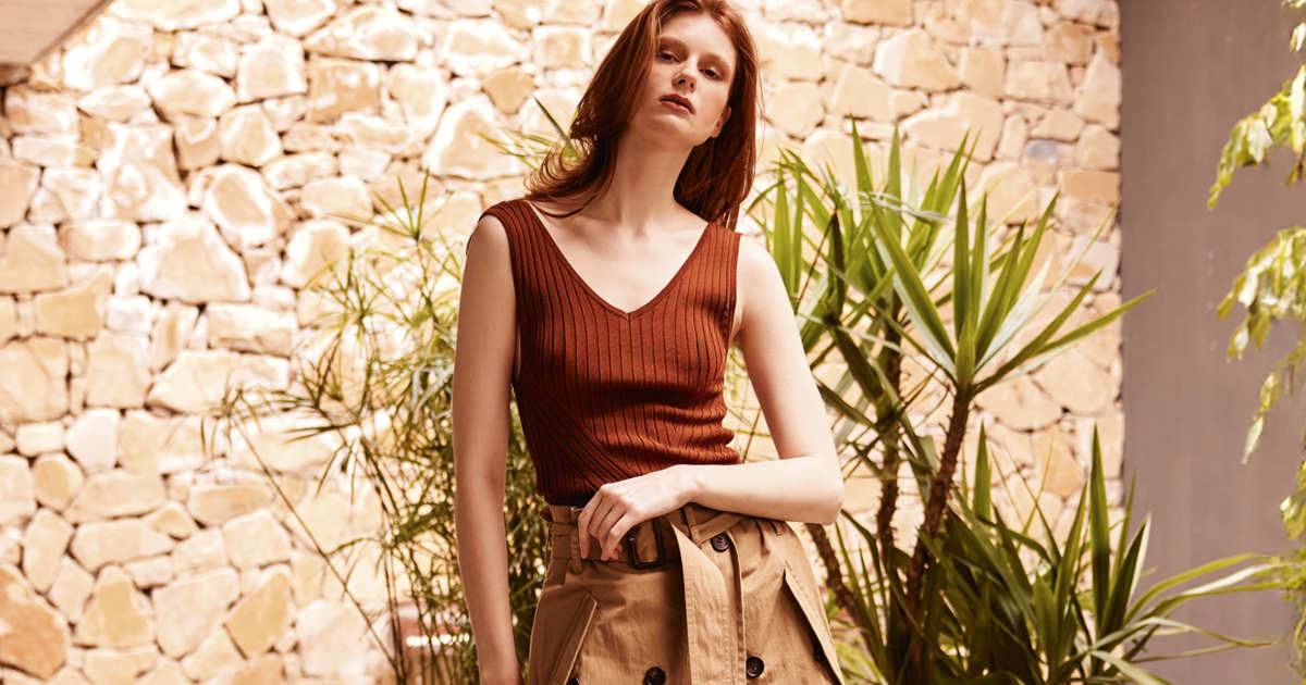 Cómo combinar el tono 'mocha mousse' en verano: looks de estilista para ...