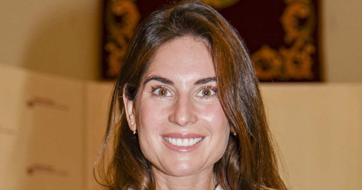 Autum blair porn met by super cutie in yellow bikini.