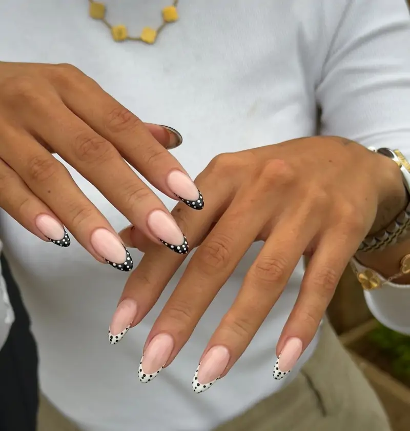 Estos 5 Diseños De Uñas Francesas Son Los Más Bonitos Para Comenzar