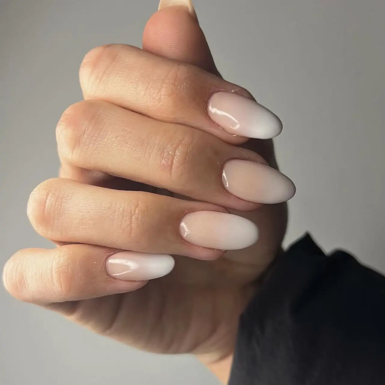 Las 3 ideas de manicura francesa difuminada favoritas de las parisinas ...