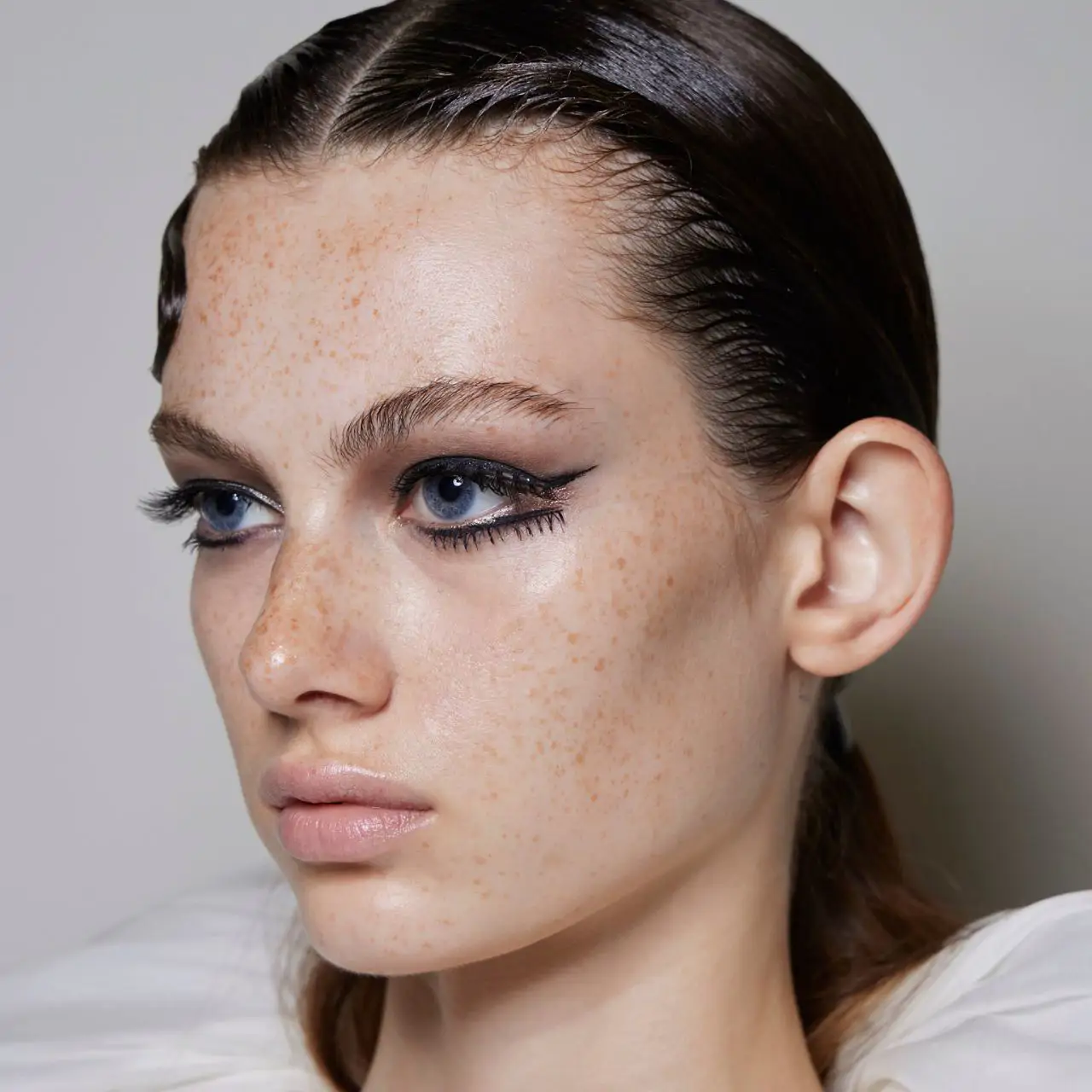 Descubre si las pestañas postizas son para ti: guía práctica sobre su uso y tipos