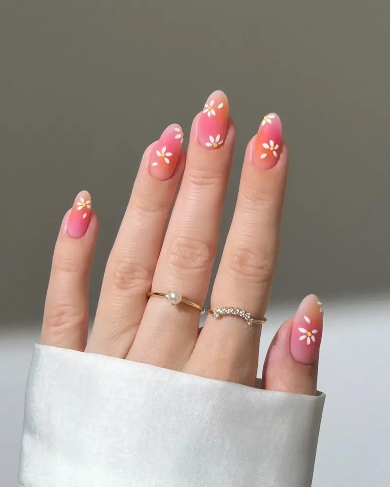 Uñas con flores sencillas: 10 diseños fáciles de hacerte tú misma (o ...