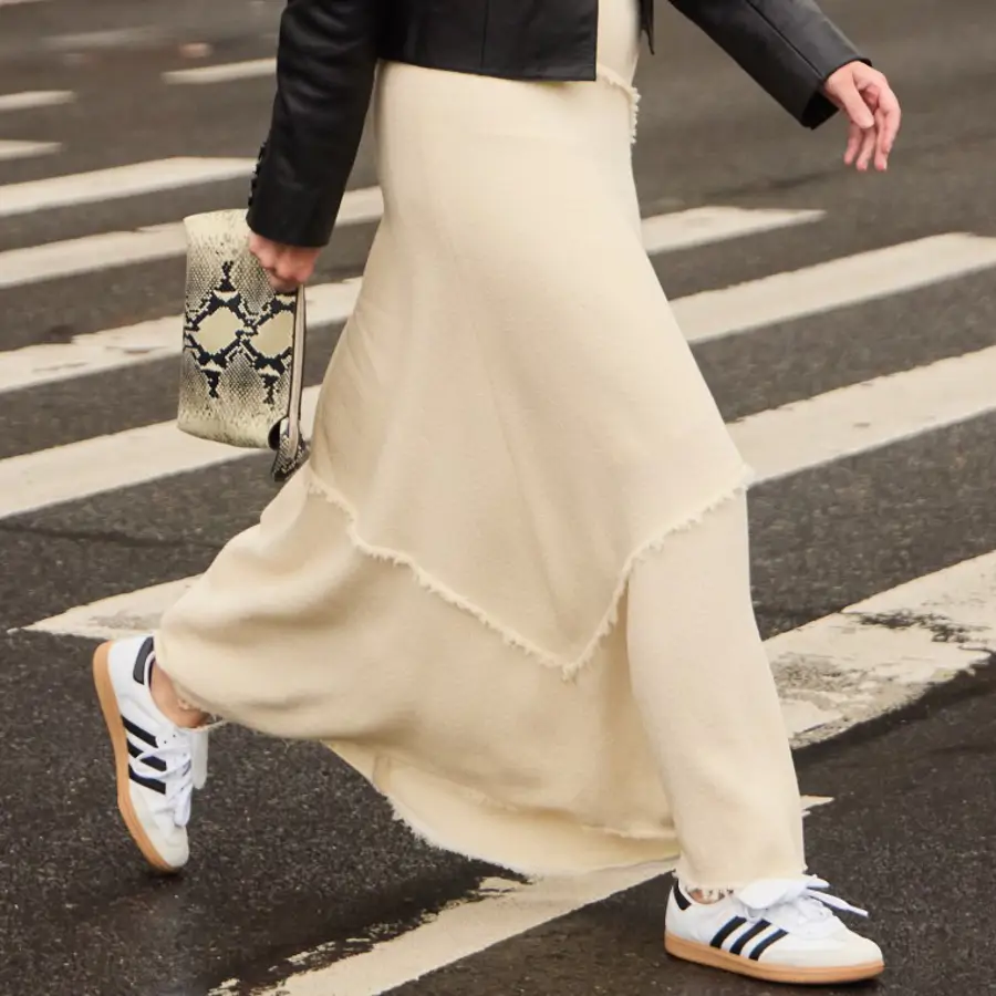 Las mujeres de 60 llevarán con pitillos estas zapatillas HOFF en tonos ...