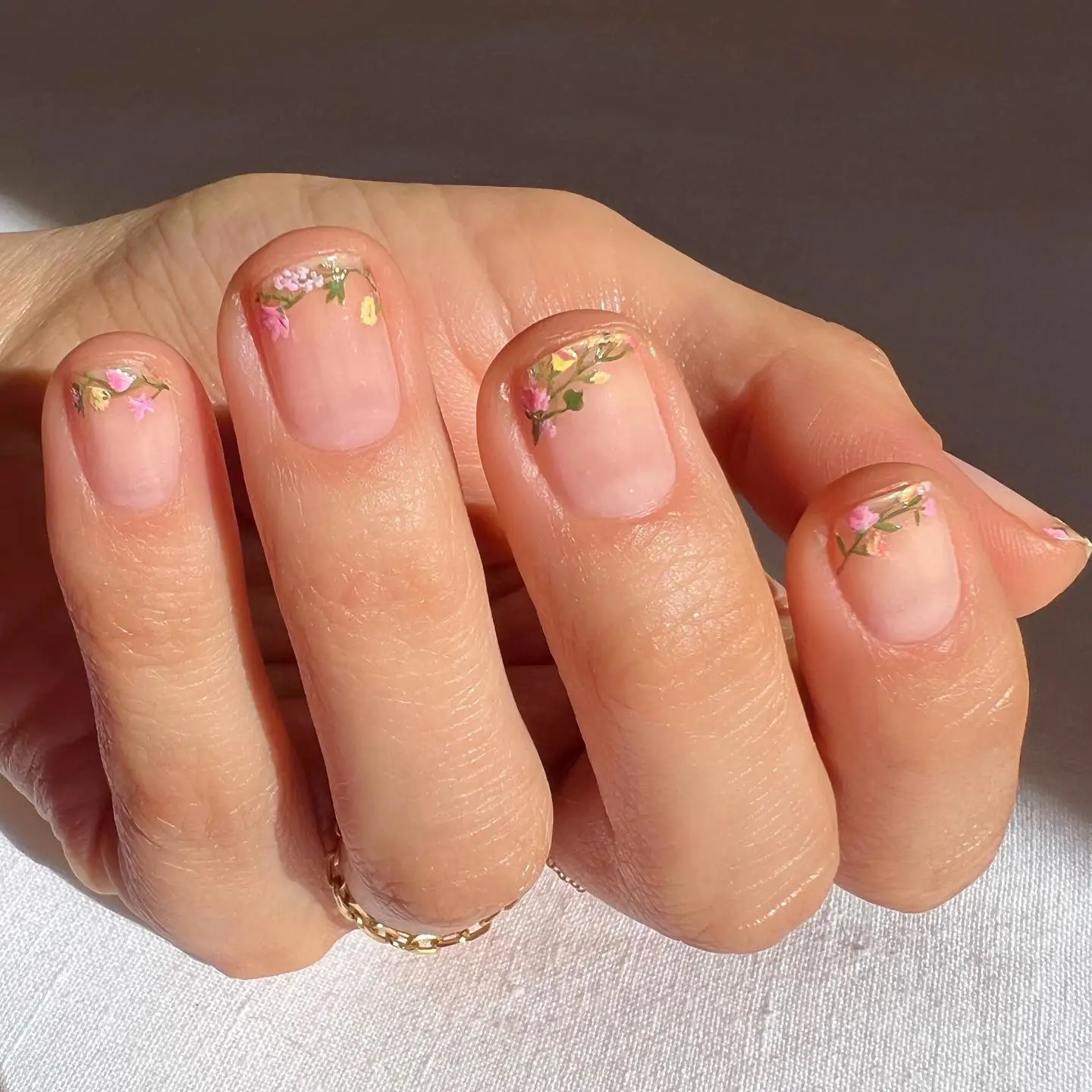 Las mejores ideas de uñas francesas con flores para una manicura ...