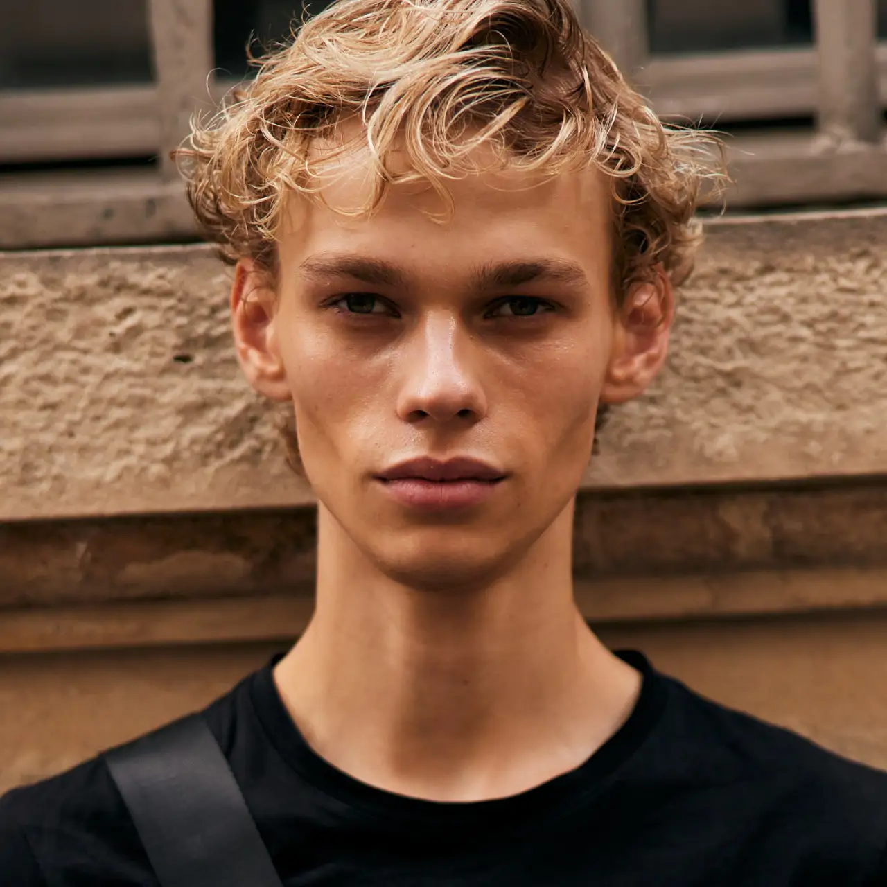 Pelo rizado en hombre: los mejores cortes, tipos y cómo cuidarlo según ...