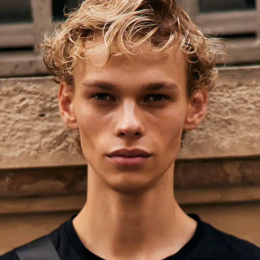 Todo sobre el corte de pelo "librito" para hombres: así se lleva el ...