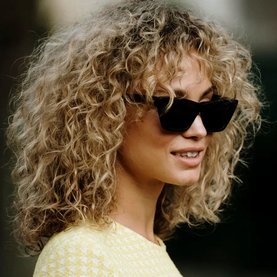 10 cortes de pelo rizado para mujeres maduras que quieran rejuvenecer y ...