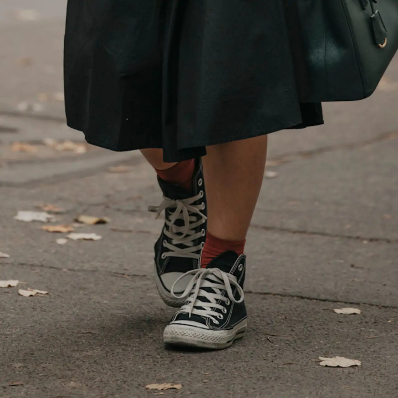 Acaban de llegar a Skechers estas zapatillas “tipo Converse” con toque metalizado que son ...