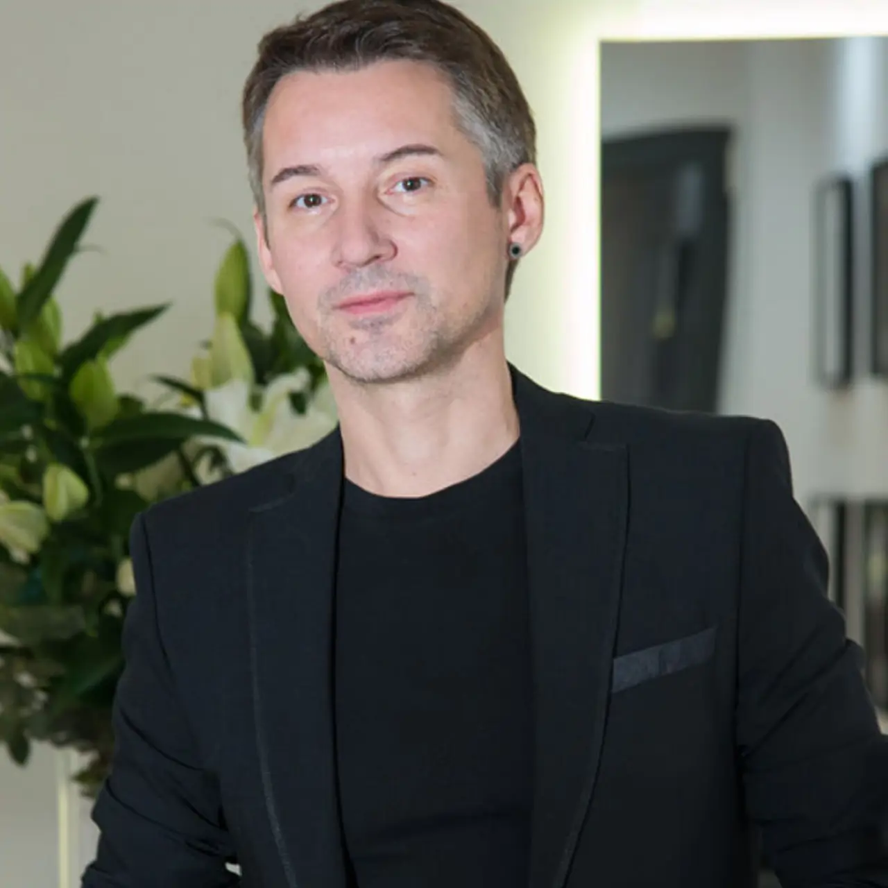 Alex Sestelo, estilista capilar: "Las canas te favorecen si se cuidan ...