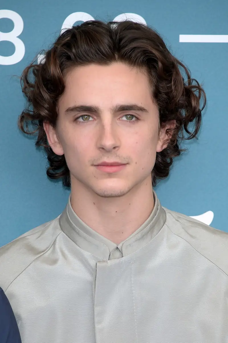 Todo sobre el corte de pelo "librito" para hombres: así se lleva el ...