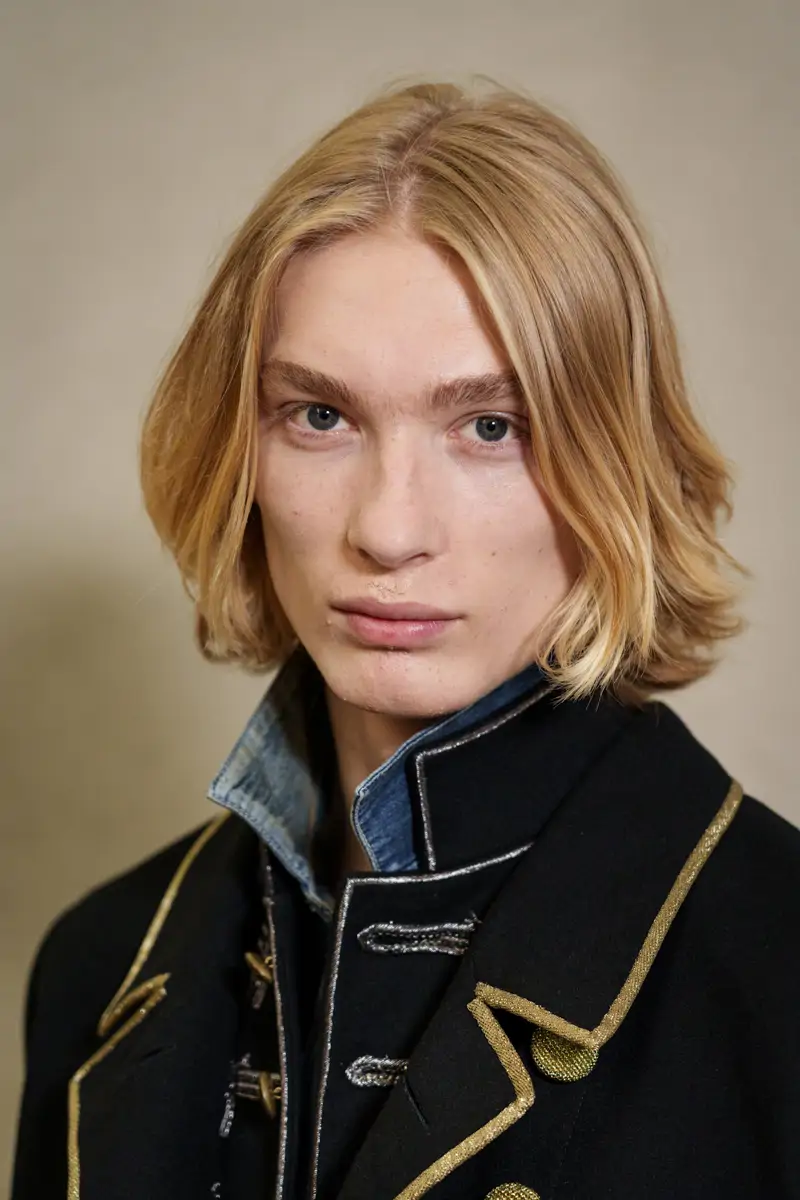 Todo sobre el corte de pelo "librito" para hombres: así se lleva el ...