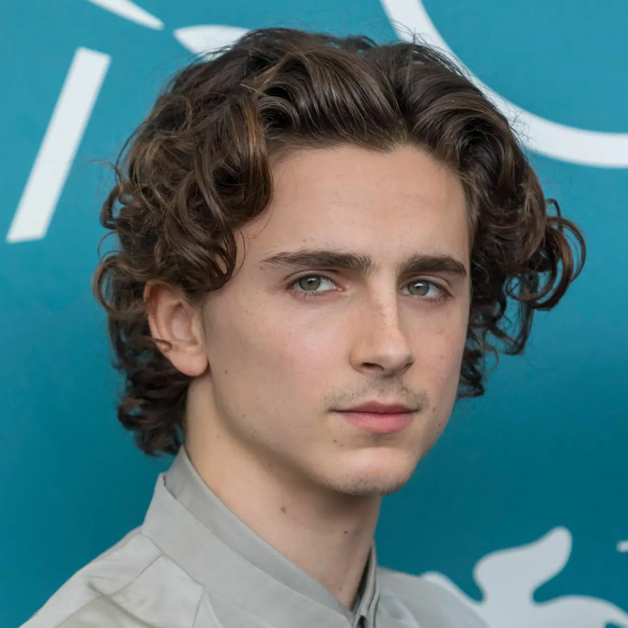 Todo sobre el corte de pelo "librito" para hombres: así se lleva el ...