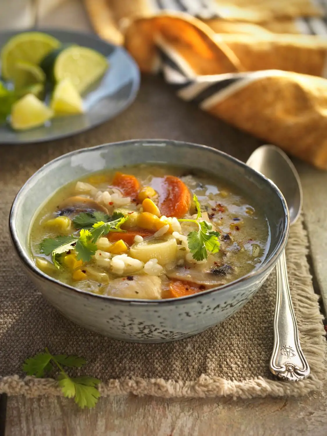 5 recetas de sopa de pollo fáciles que se hacen en 30 minutos