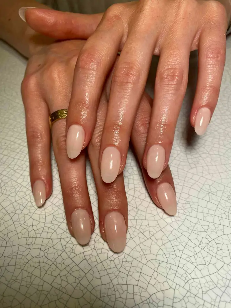 Ideas de uñas beige finas y elegantes para lucir el color que nunca ...