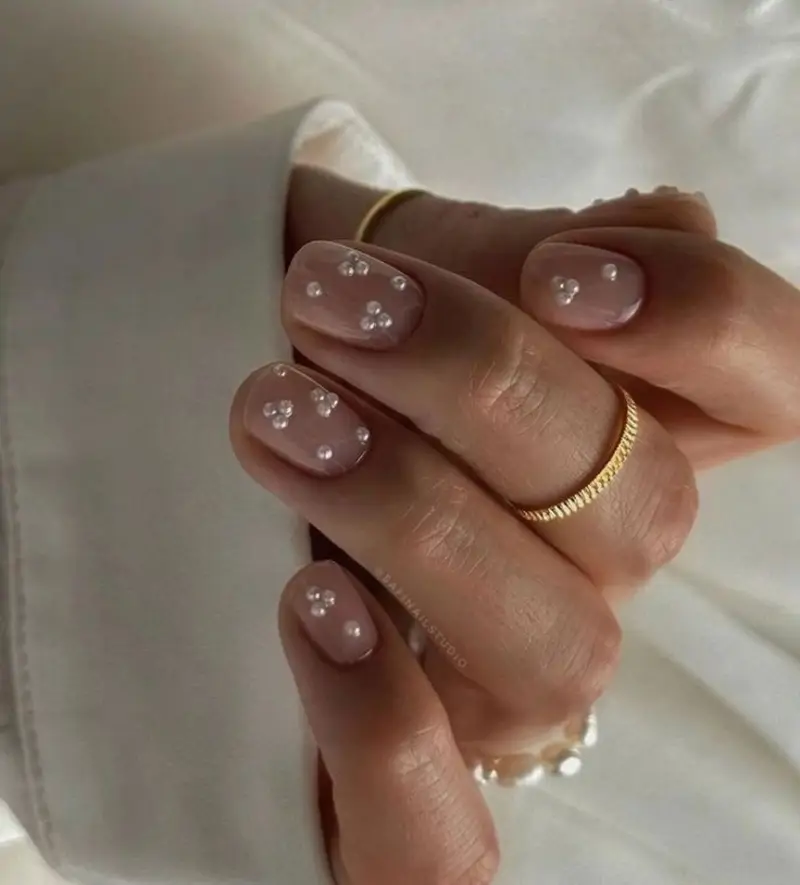 Ideas de uñas beige finas y elegantes para lucir el color que nunca ...
