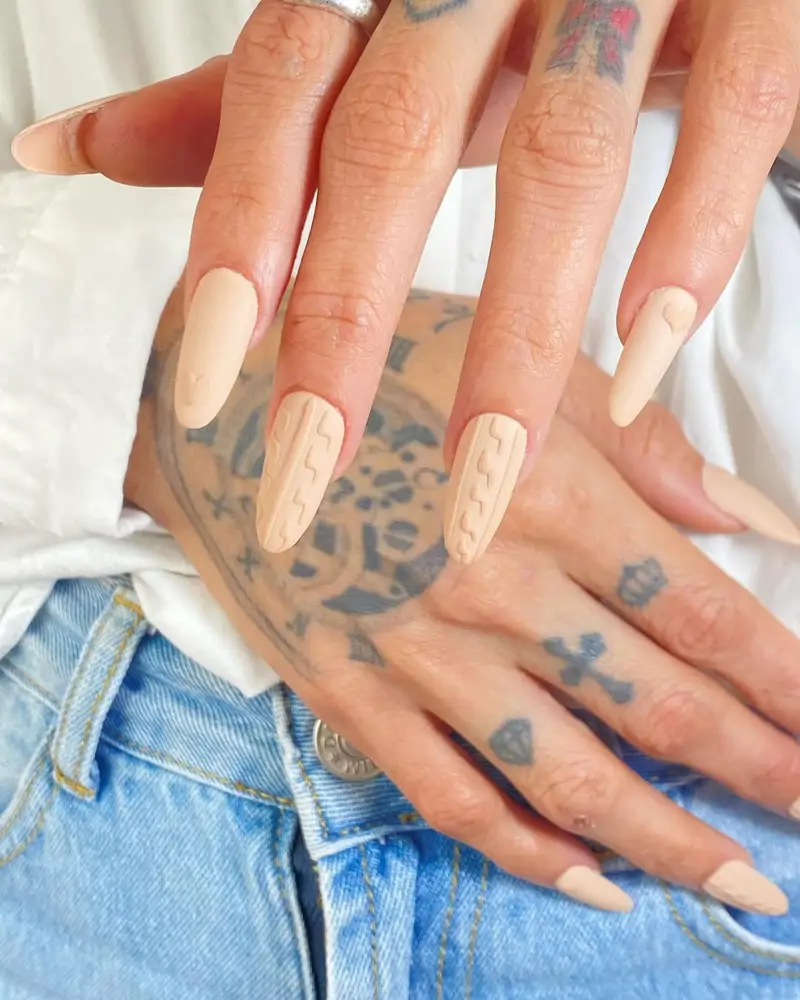 Ideas de uñas beige finas y elegantes para lucir el color que nunca ...