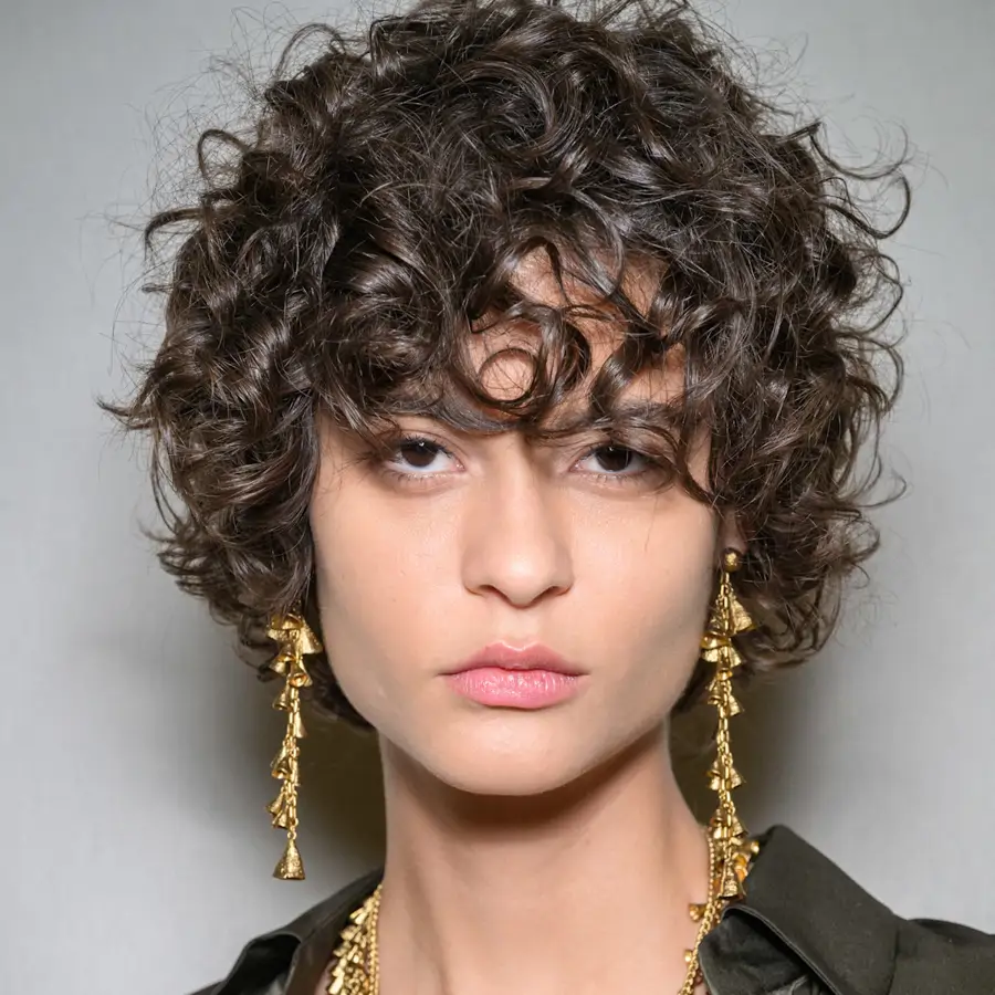 Las 25 famosas con el pelo rizado más espectacular que son inspiración para las 'mujeres curly'