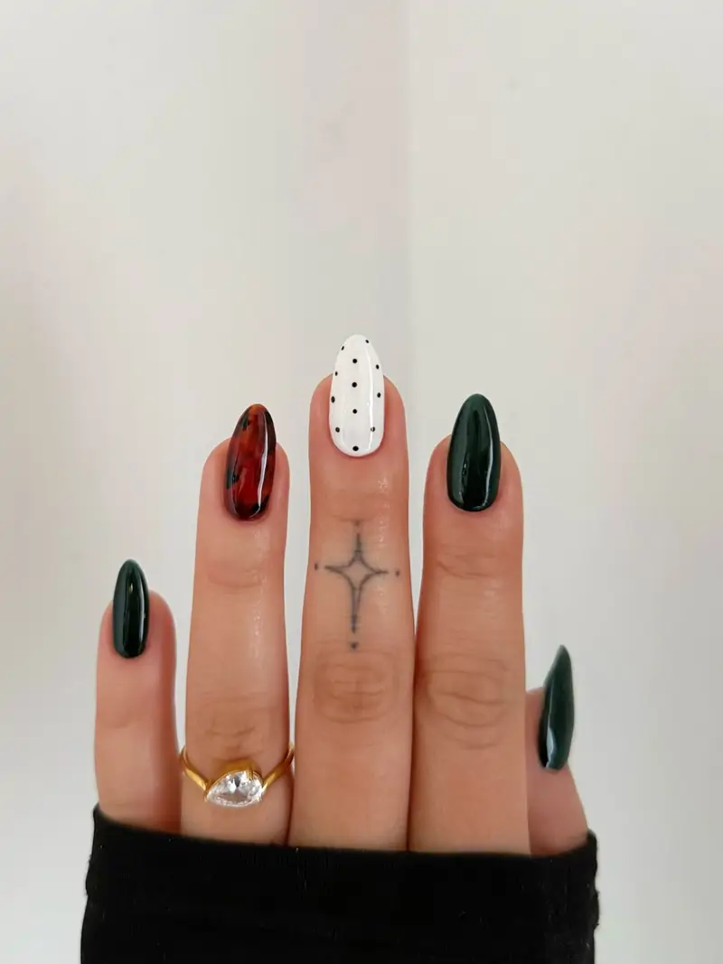 Uñas para Navidad de color verde con los tonos en tendencia más ...