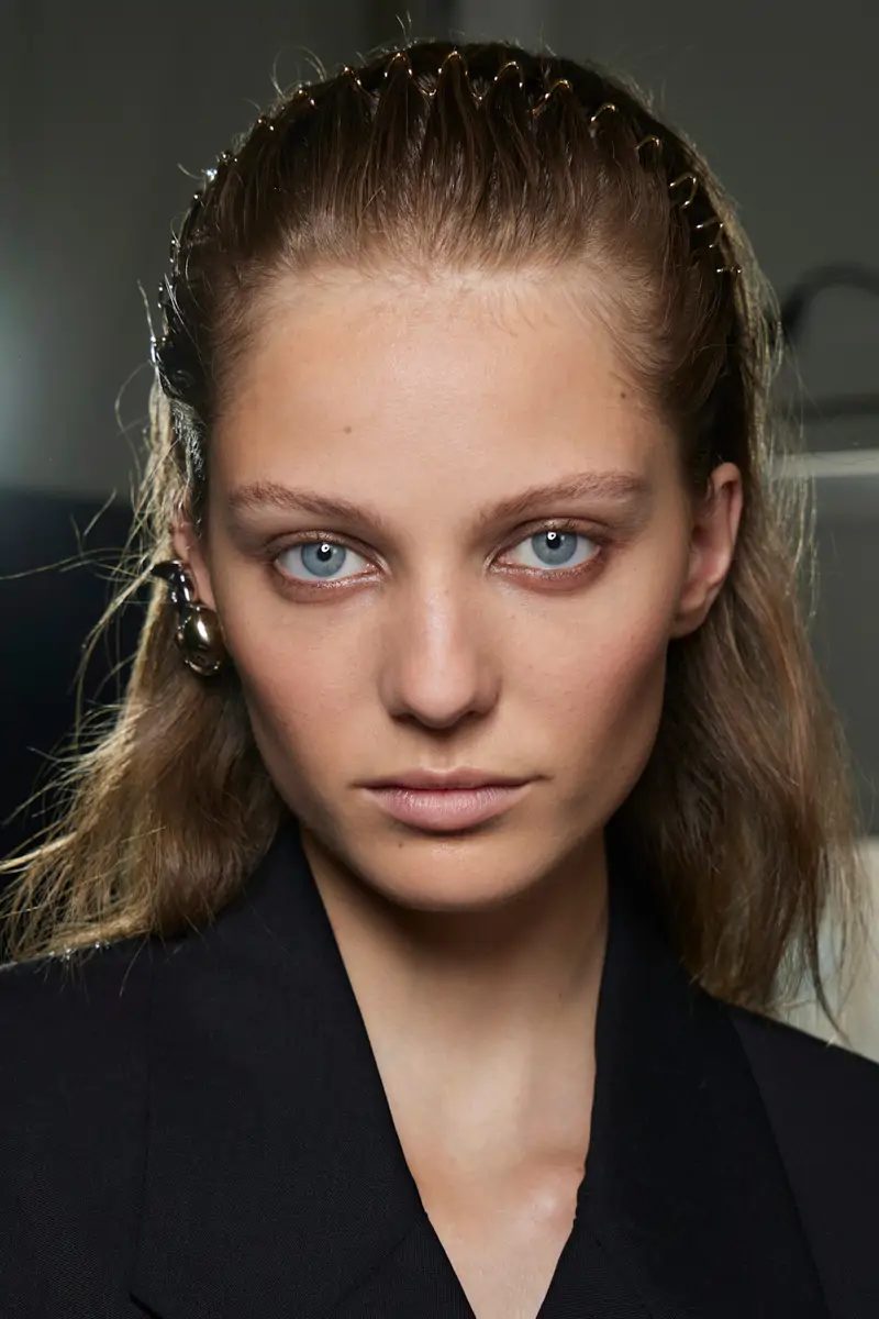Cómo maquillar los ojos azules para resaltar su color y abrir la mirada