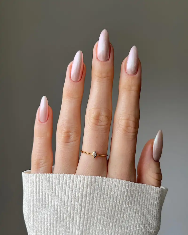 Uñas para Navidad en el color Pantone 2026: 6 ideas elegantes en el ...
