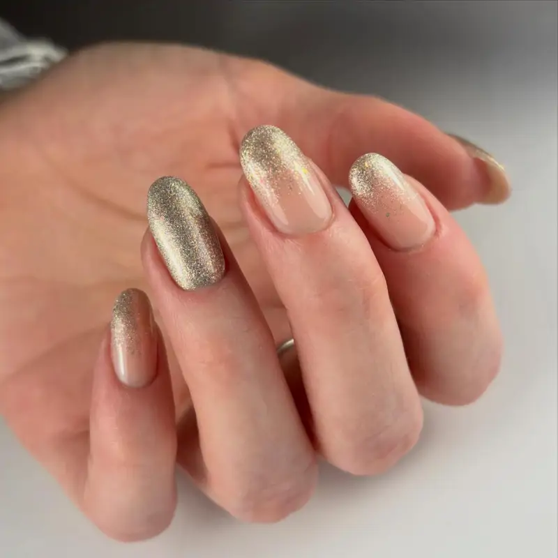 10 ideas de uñas difuminadas para Navidad muy elegantes y en los ...