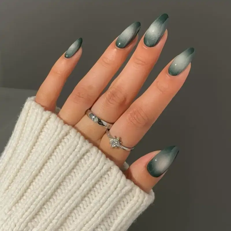 10 ideas de uñas difuminadas para Navidad muy elegantes y en los ...