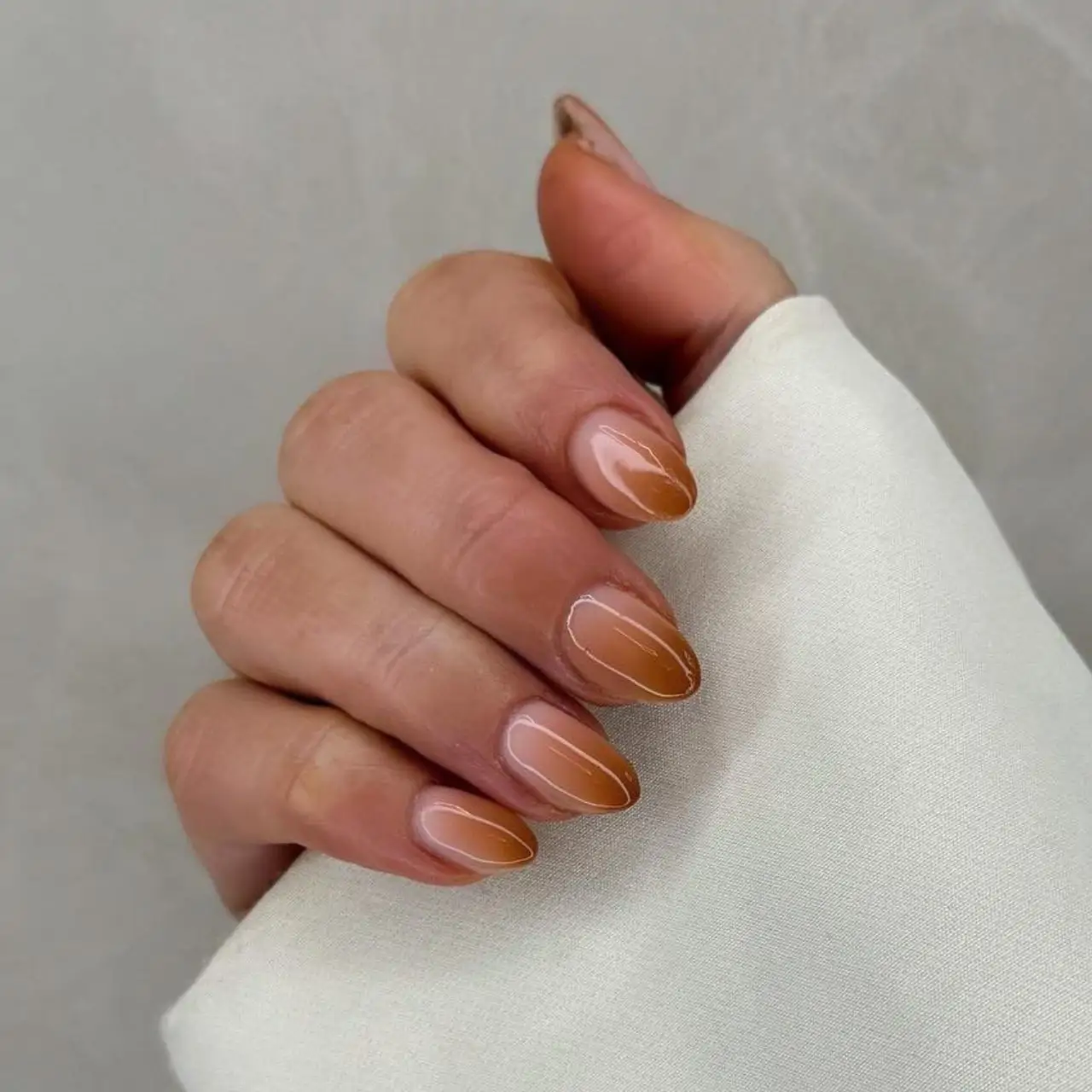 10 ideas de uñas difuminadas para Navidad muy elegantes y en los ...