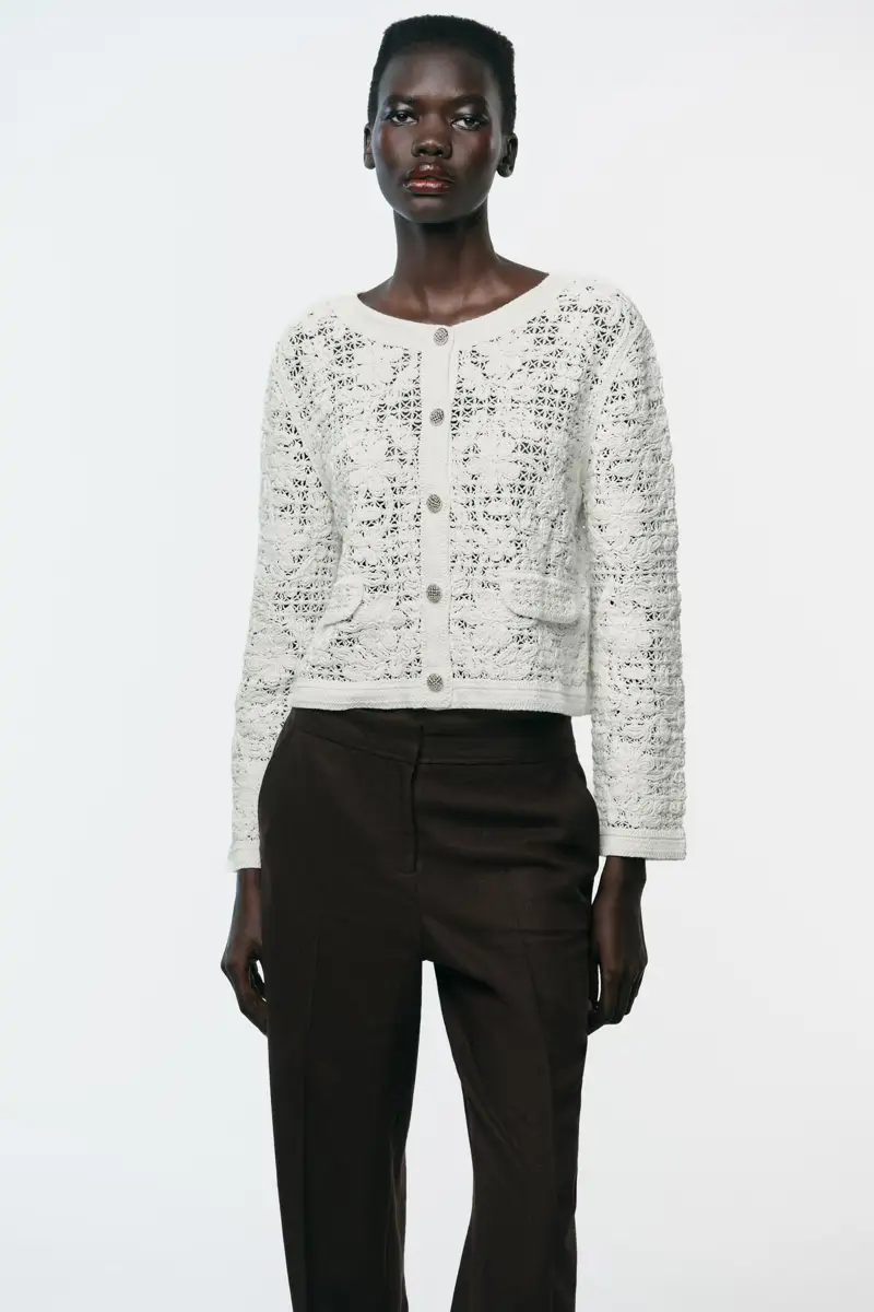 La chaquetita de punto 'tipo crochet' en el color tendencia de 2026 que ...