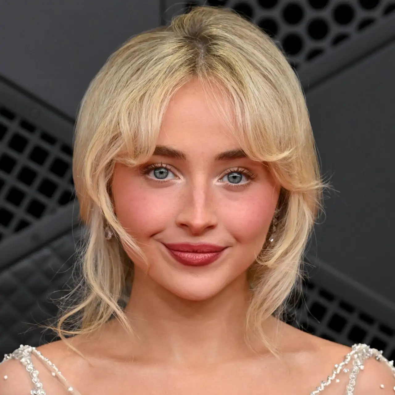 Los beauty looks más copiables de los Grammys 2026: Del recogido ...