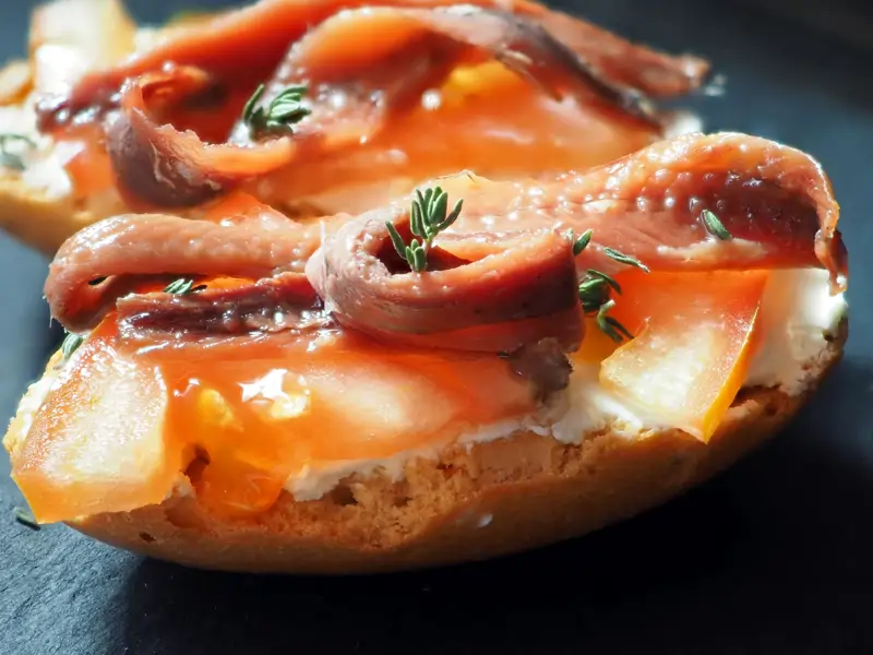 El truco de los cocineros para mejorar cualquier receta con anchoas de lata