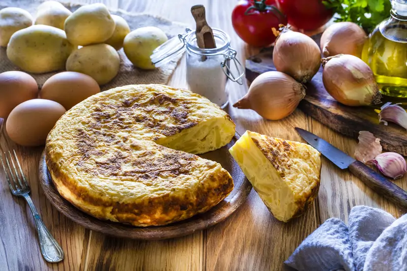 Cocineros españoles coinciden sobre la tortilla de patatas: "El truco ...