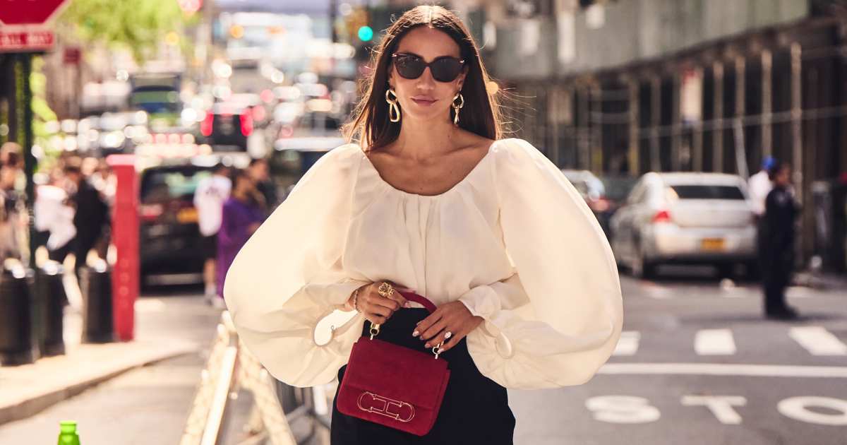 5 blusas de Sfera que estilizan brazo y combinan con pantalones anchos ...
